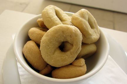 Tarallucci e Vino (biscuits and wine), an attempt at documenting the ...